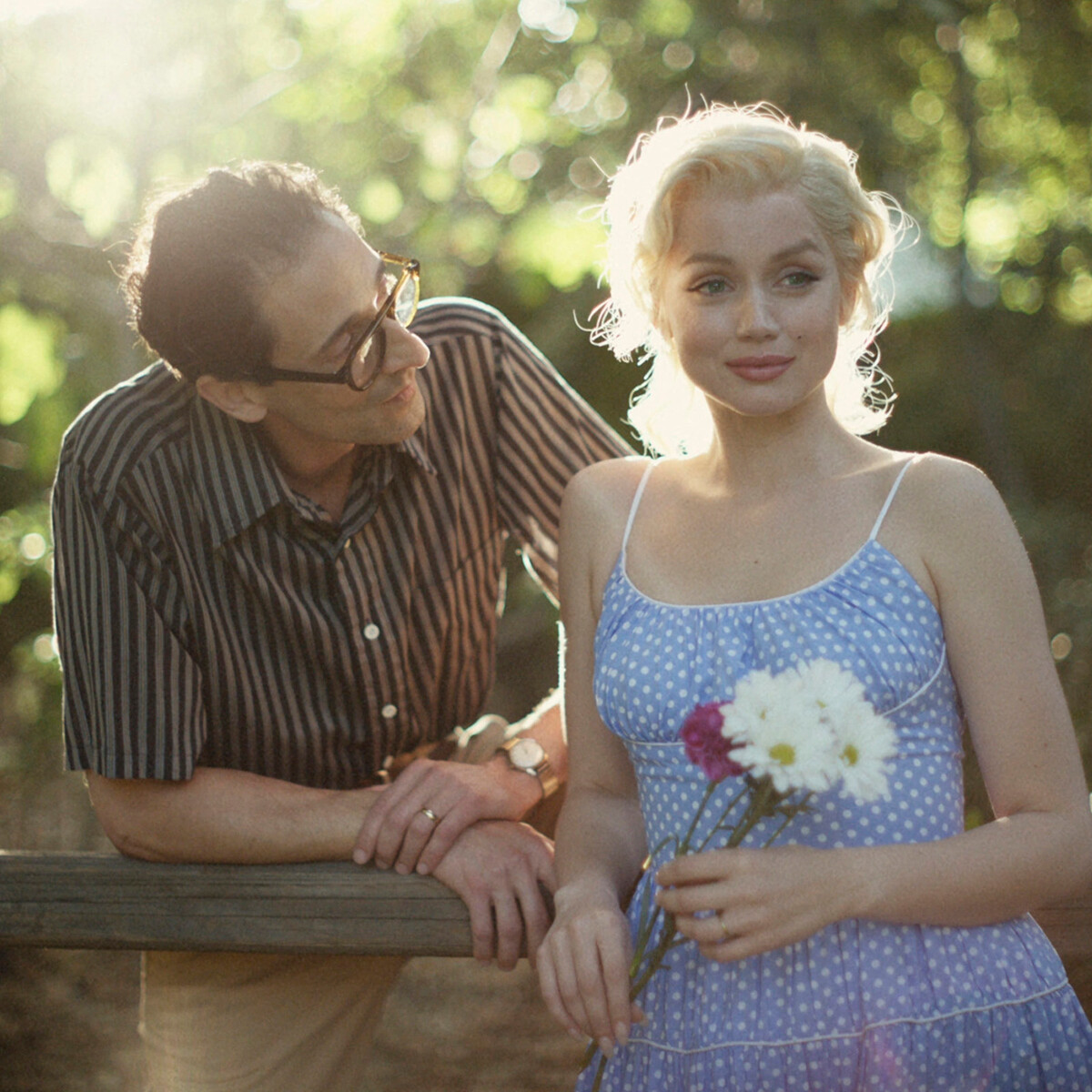 Ана де Армас пришла на могилу Мэрилин Монро, чтобы попросить разрешения на съёмки «Блондинки ...