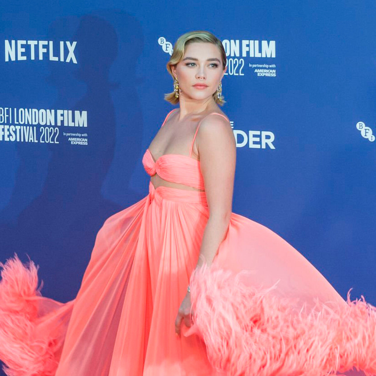 Флоренс Пью привнесла будуарный шик на красную дорожку премьеры фильма «Чудо» - MainStyles.ru