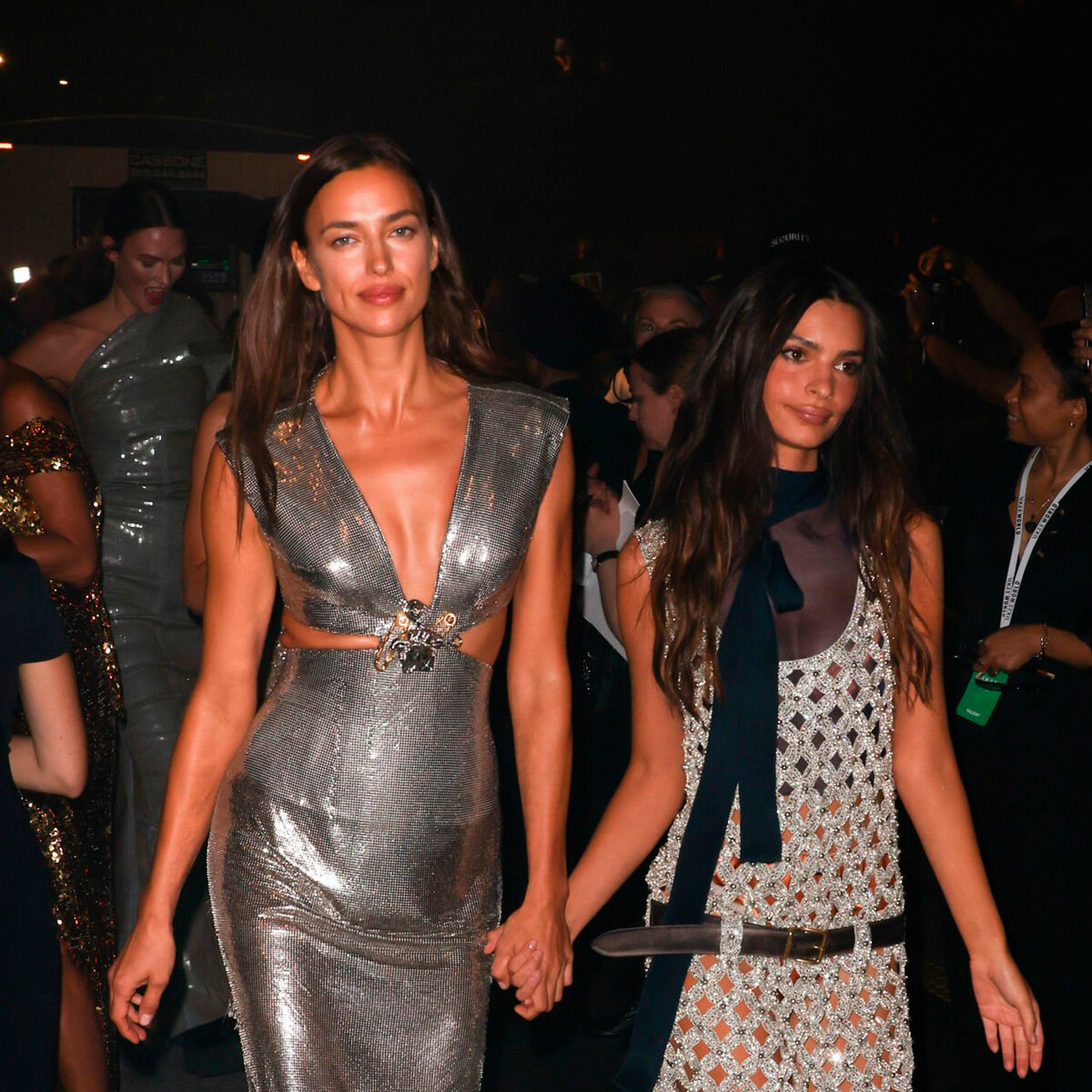 «Займись собой»: Ирина Шейк заступилась за Эмили Ратаковски перед хейтерами - MainStyles.ru